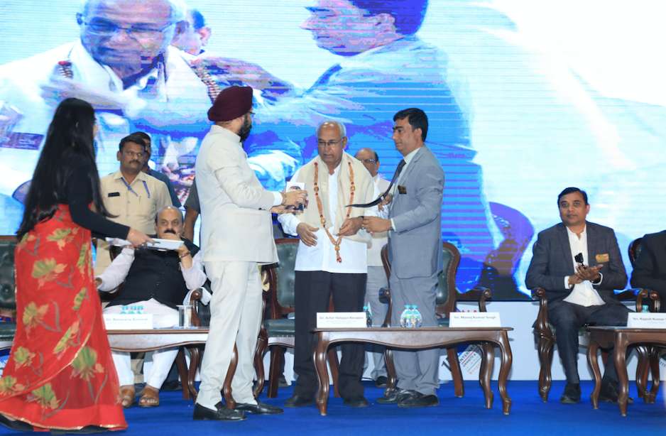 Welcoming Karnataka Minister of Mines Sri Halappa Achar at ﻿STONA2023 ...